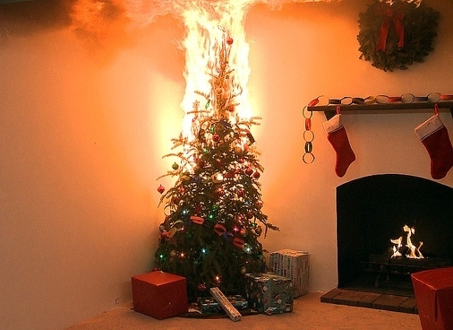Top 12 Christmas Tree And Lighting Safety Tips | Fleenor Security